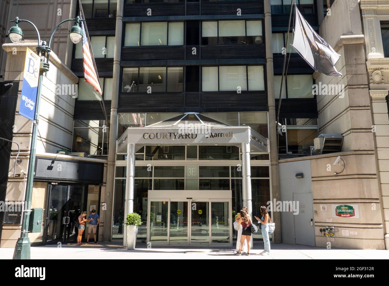 Courtyard by Marriott Fifth Avenue, NYC Stock Photo - Alamy