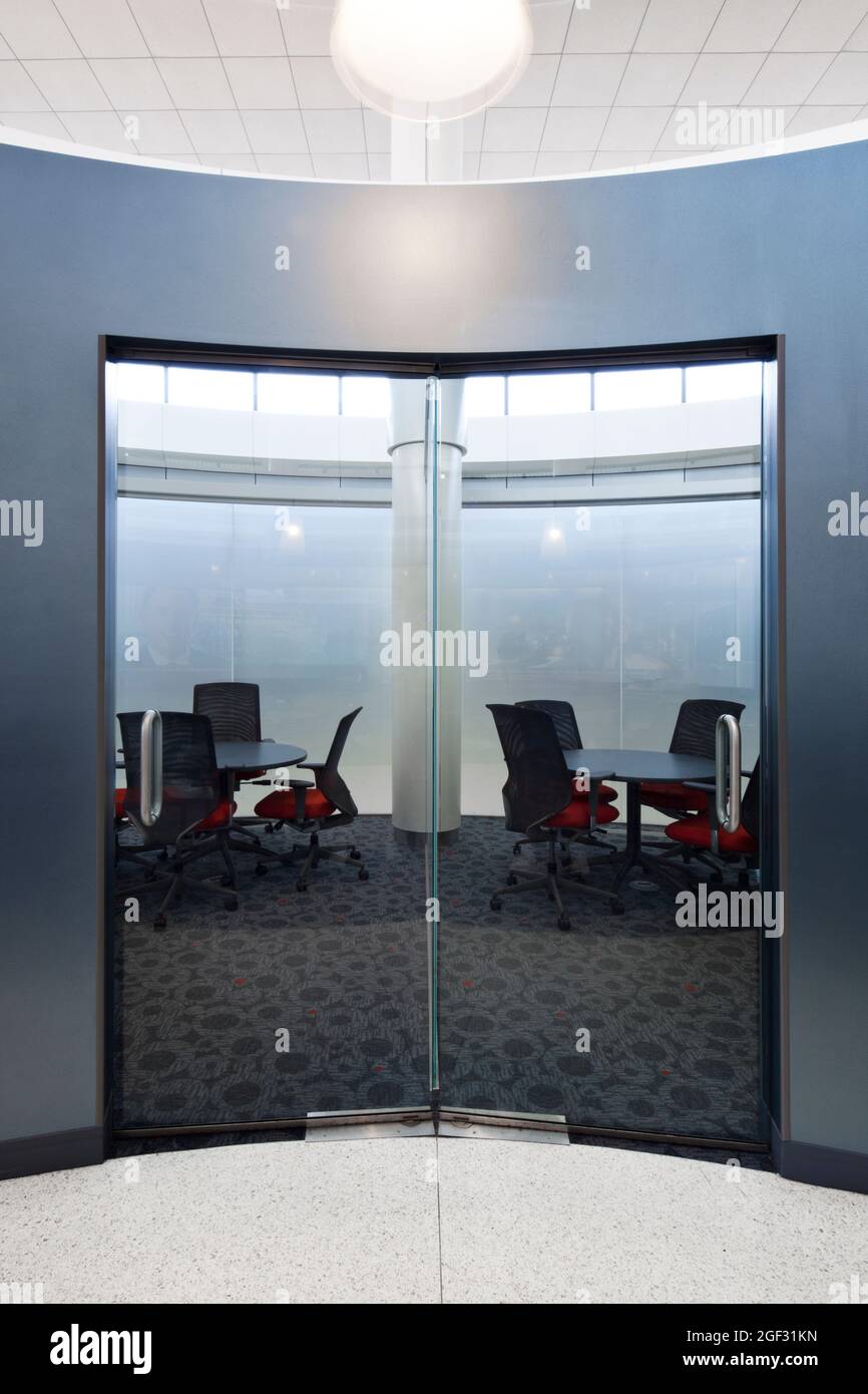 Empty meeting room with glass doors Stock Photo - Alamy
