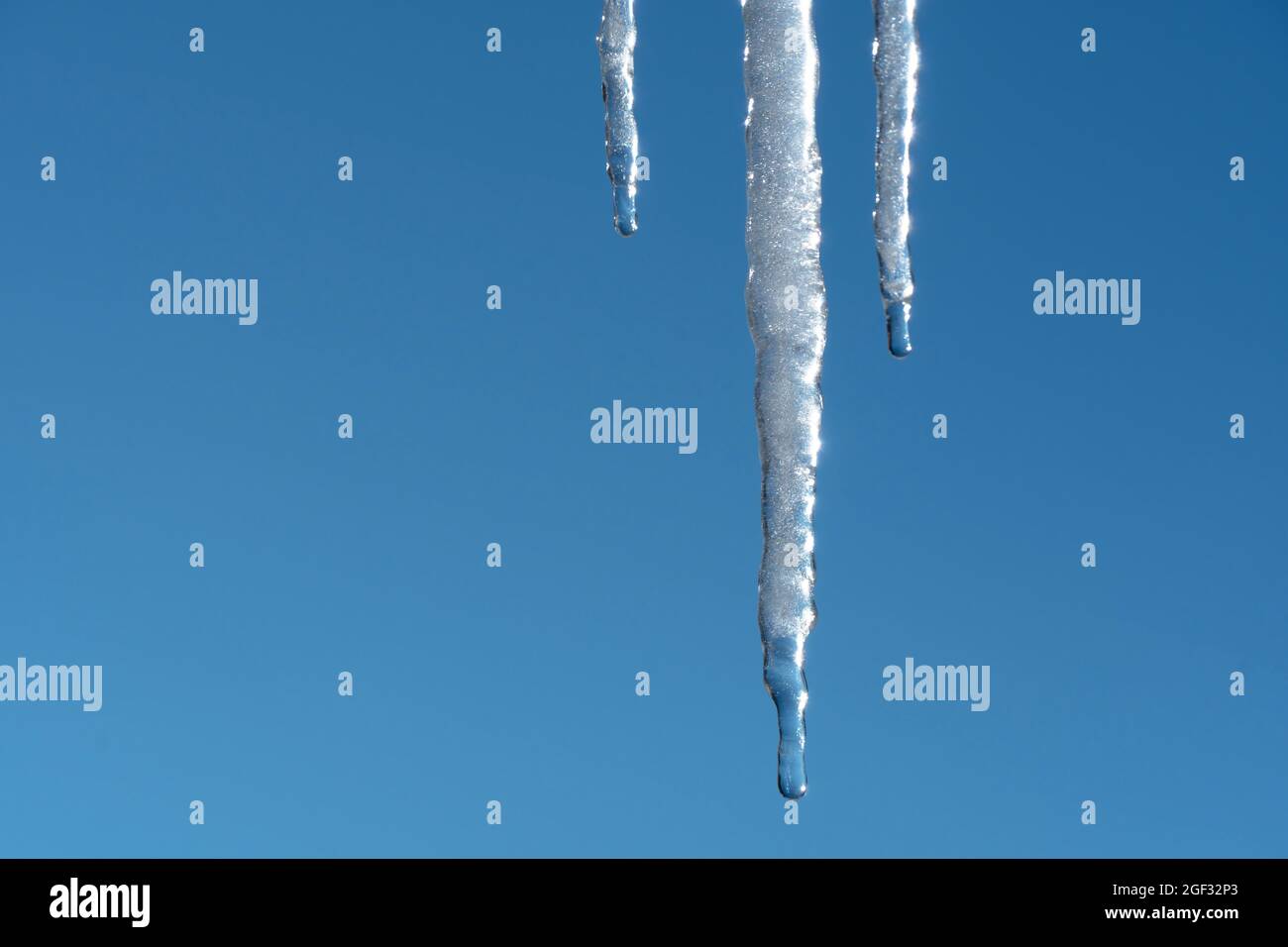 Ice cube melting water dripping hi-res stock photography and images - Alamy