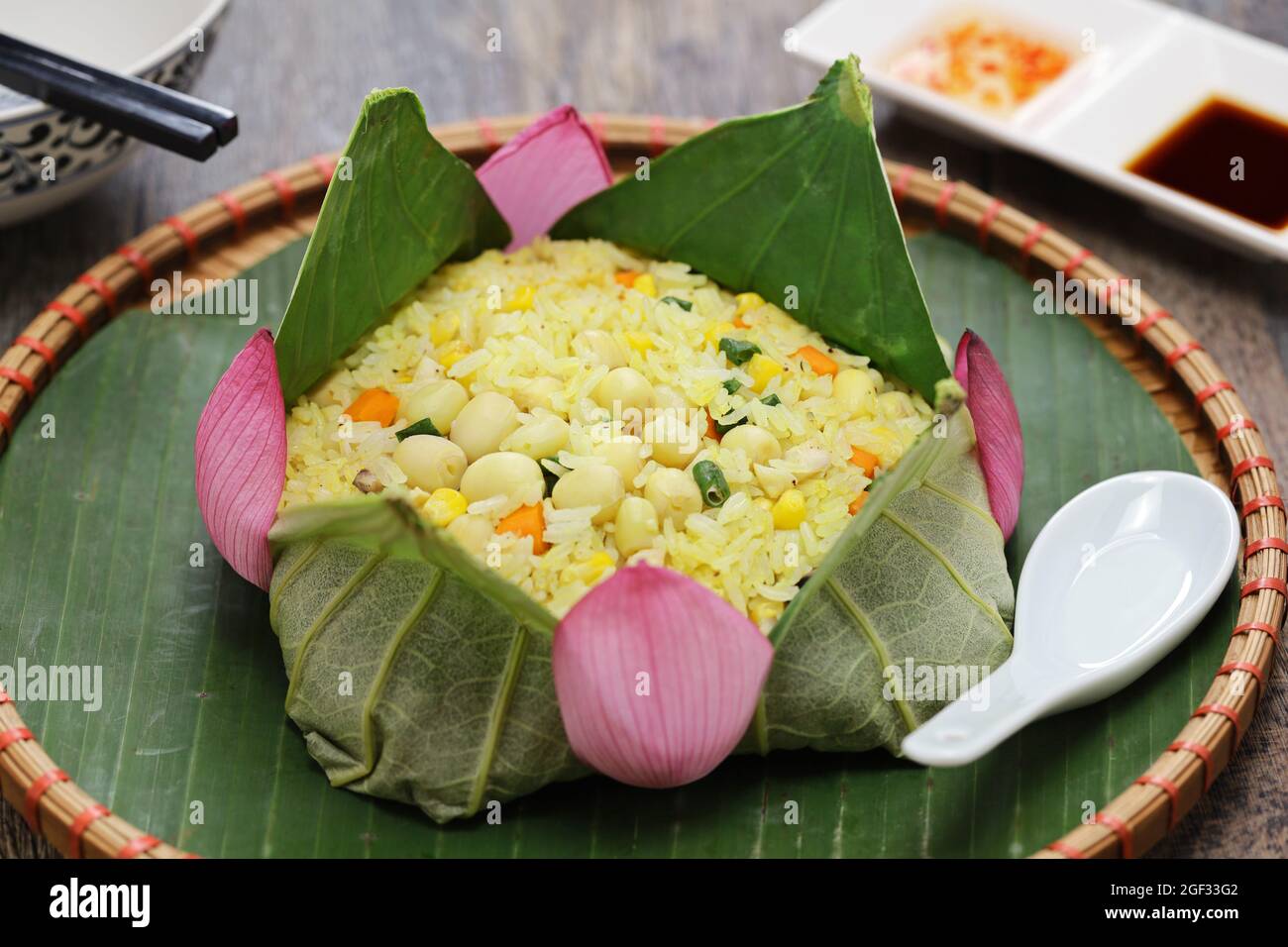 Chicken lotus leaf rice hi-res stock photography and images - Alamy