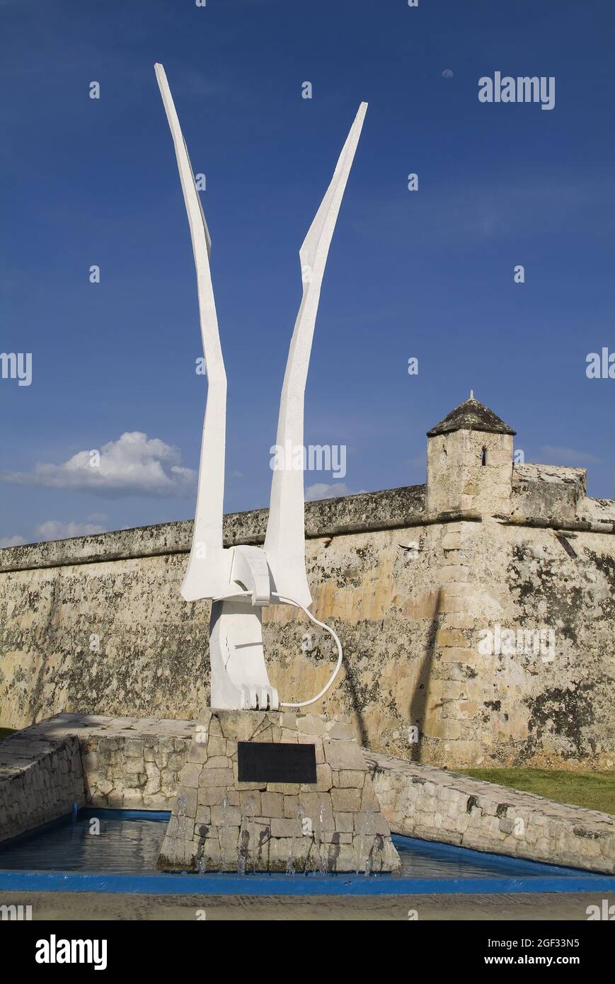 Historic town of Campeche, Monument in front of the wall, Province of ...
