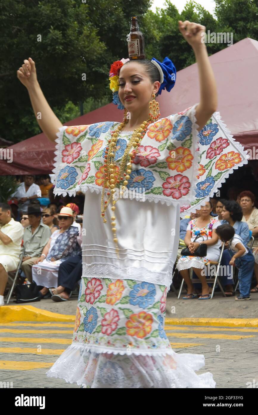 Yucatan merida dancer hi-res stock photography and images - Alamy
