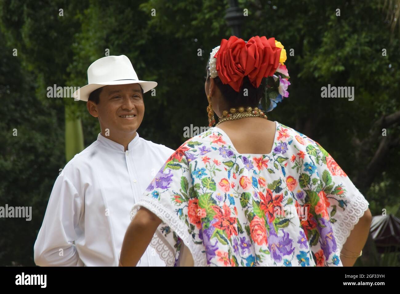Mexico mexican folklore dancing dance hi-res stock photography and ...