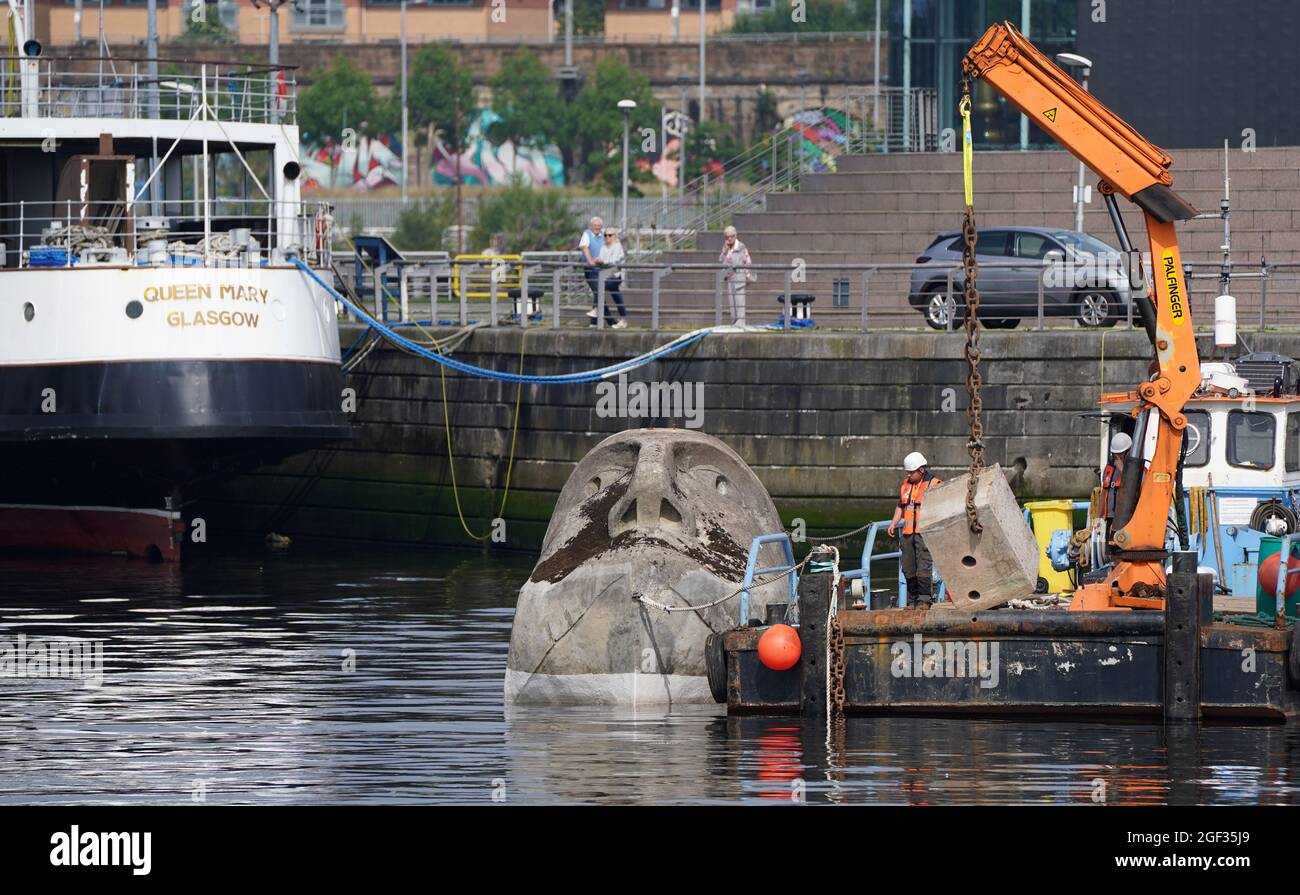 The 27-tonne concrete and steel Floating Head sculpture by artist ...