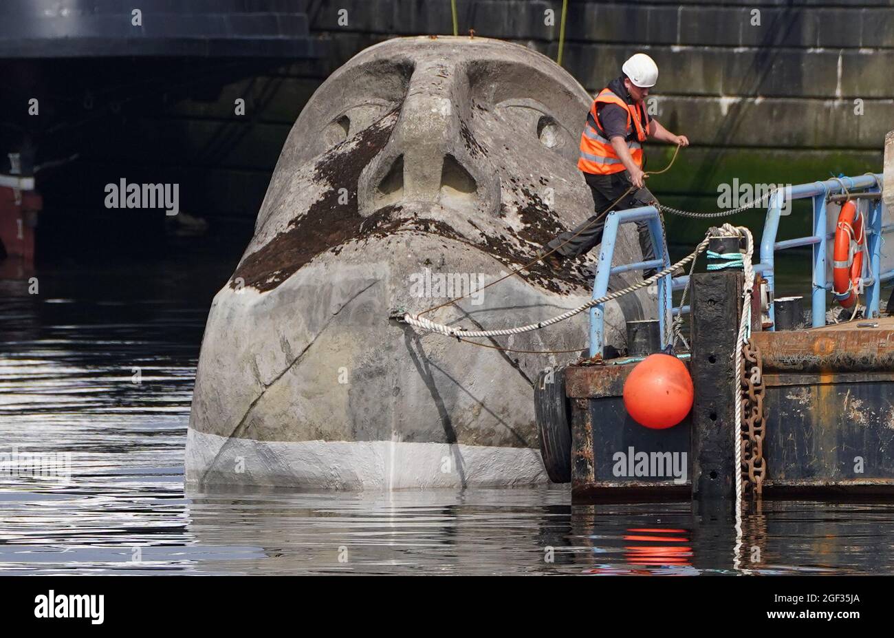 The 27-tonne concrete and steel Floating Head sculpture by artist ...