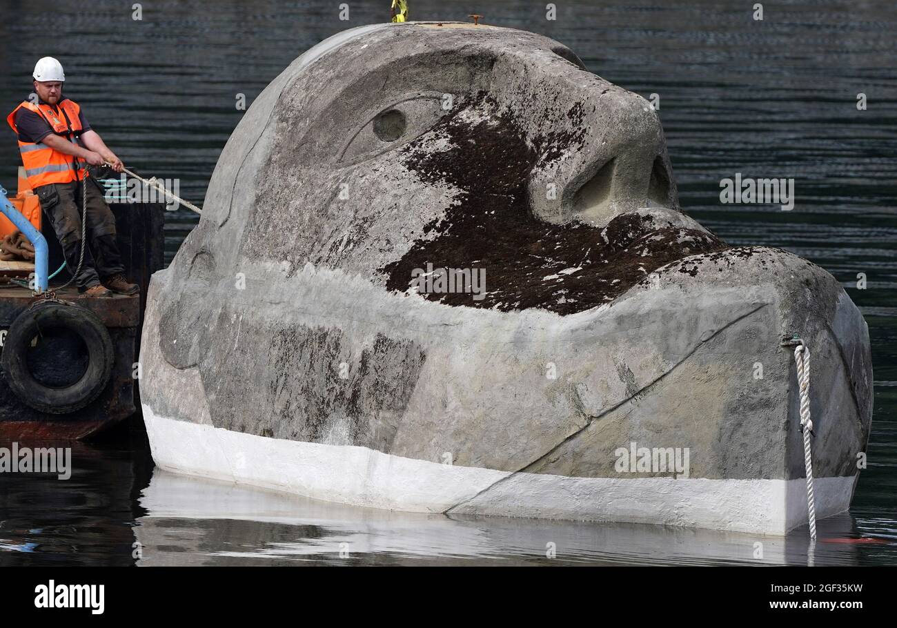 The 27-tonne concrete and steel Floating Head sculpture by artist ...