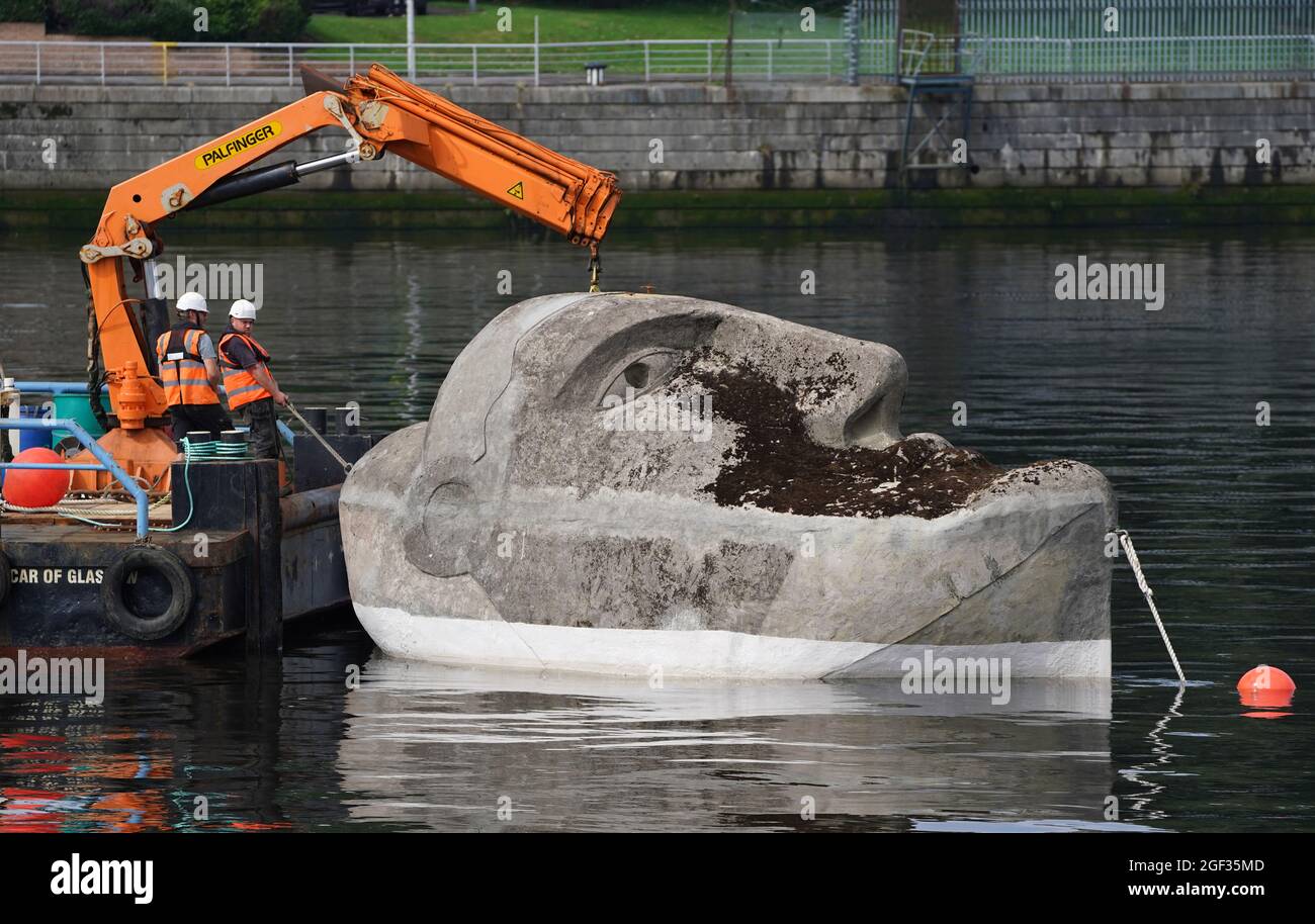 The 27-tonne concrete and steel Floating Head sculpture by artist ...