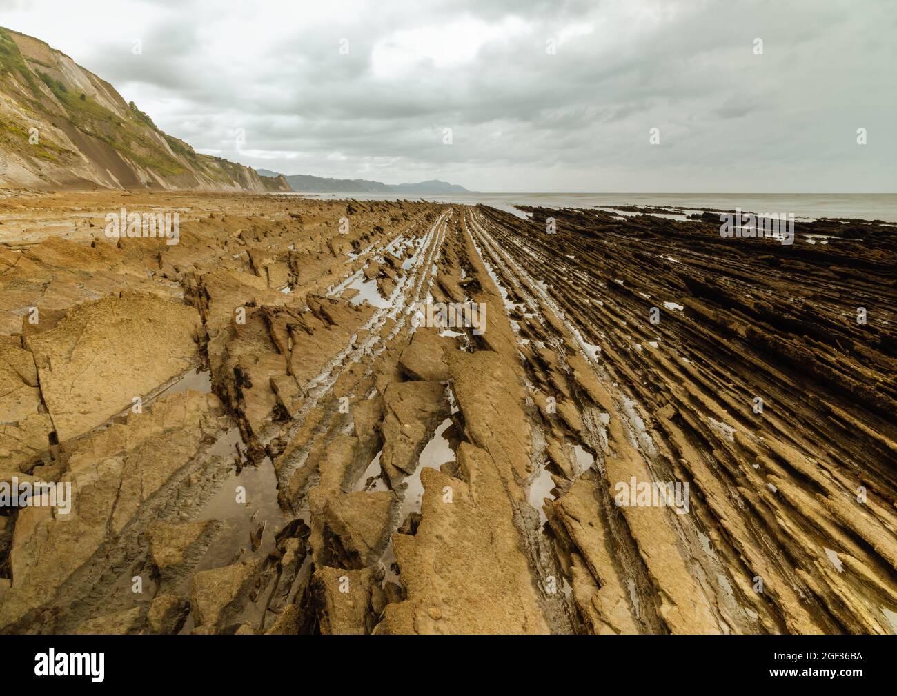Flysch in basque country coast Stock Photo - Alamy