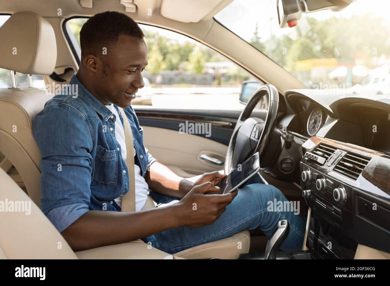 Digital driving hi-res stock photography and images - Alamy