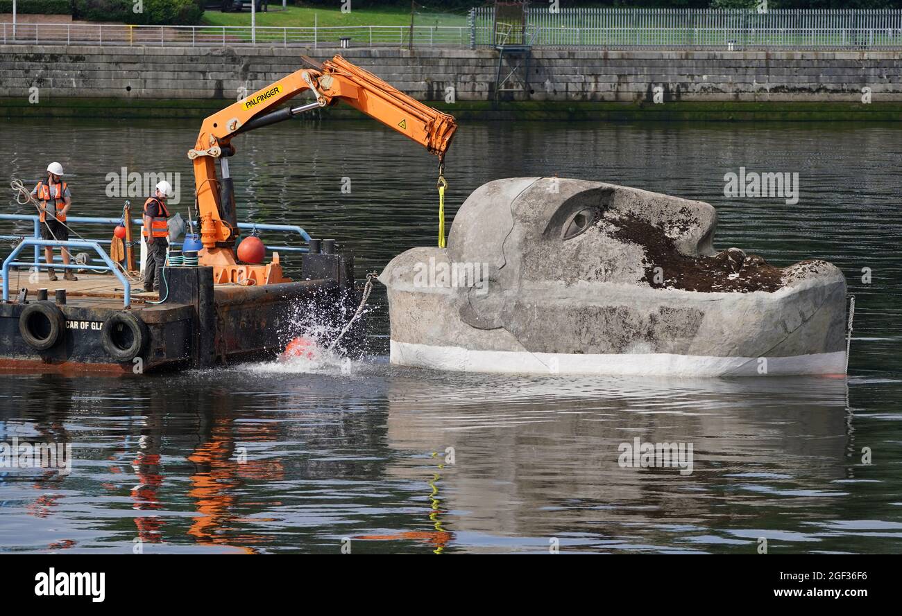 The 27-tonne concrete and steel Floating Head sculpture by artist ...