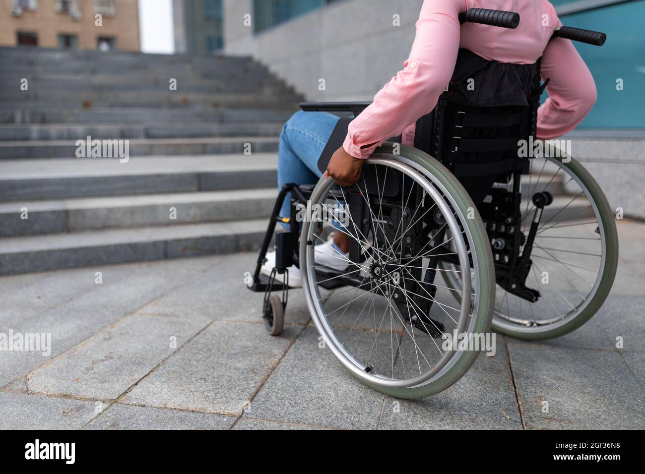 Paraplegic woman hi-res stock photography and images - Alamy