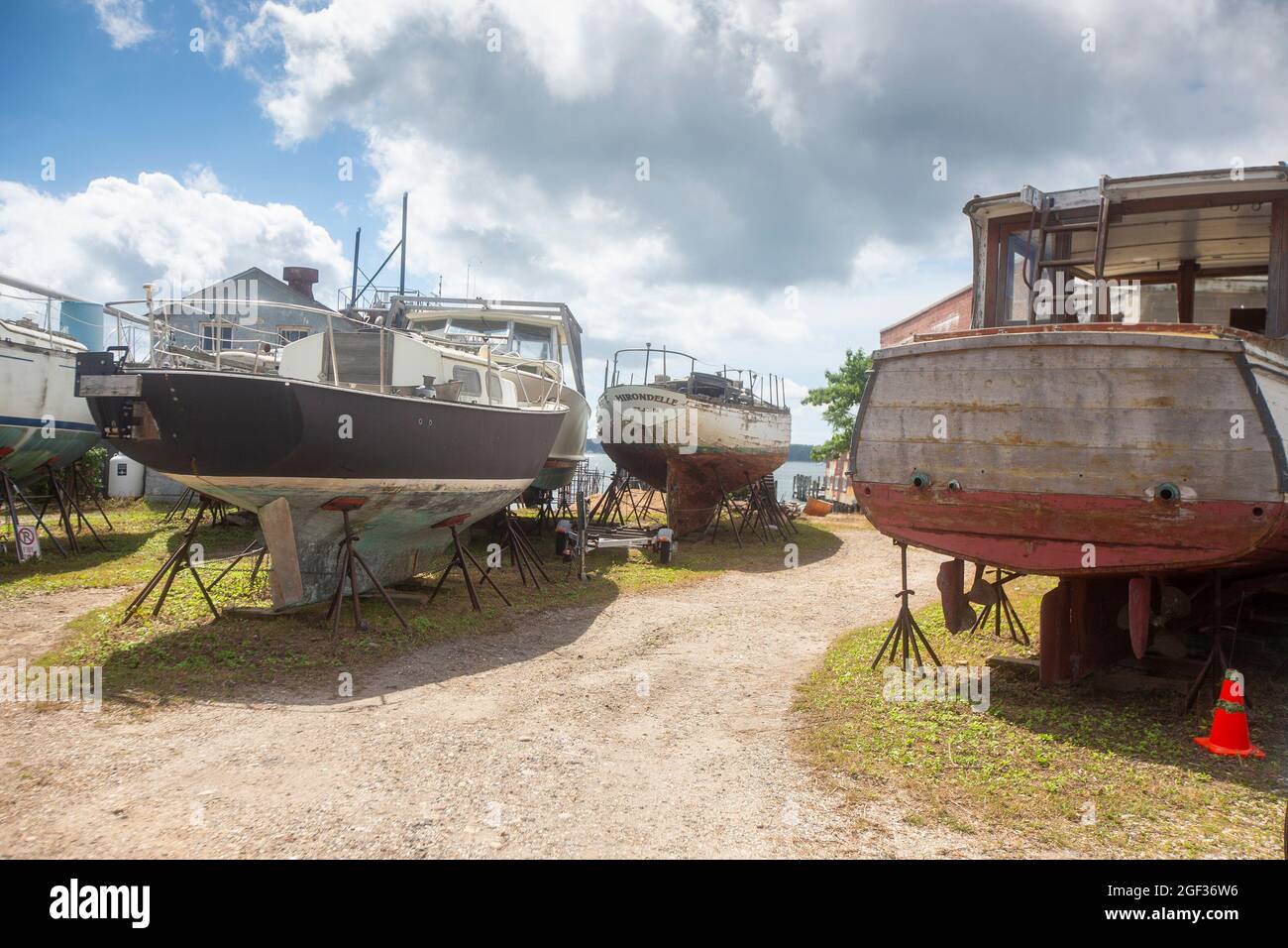 Boatyard boat yard hi-res stock photography and images - Alamy