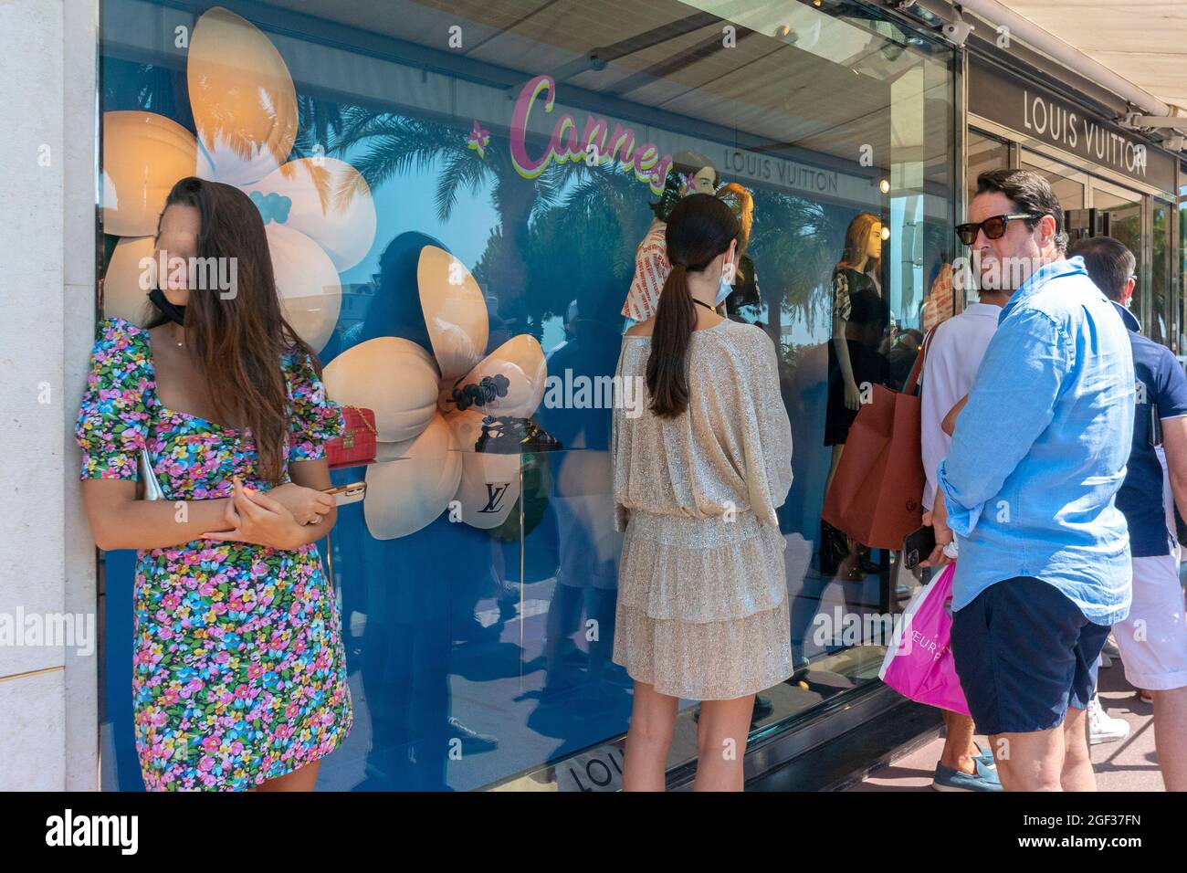 Cannes croisette shops hi-res stock photography and images - Alamy