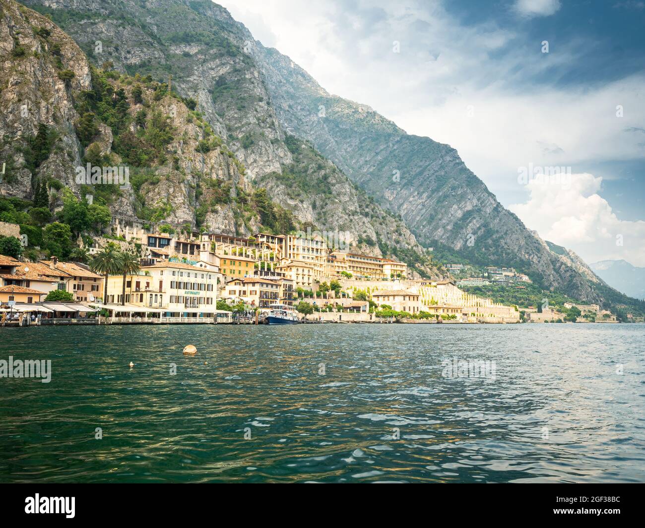 Panorama di limone sul garda hi-res stock photography and images - Alamy