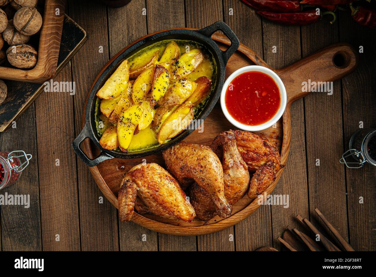 Roast chicken top view hi-res stock photography and images - Alamy