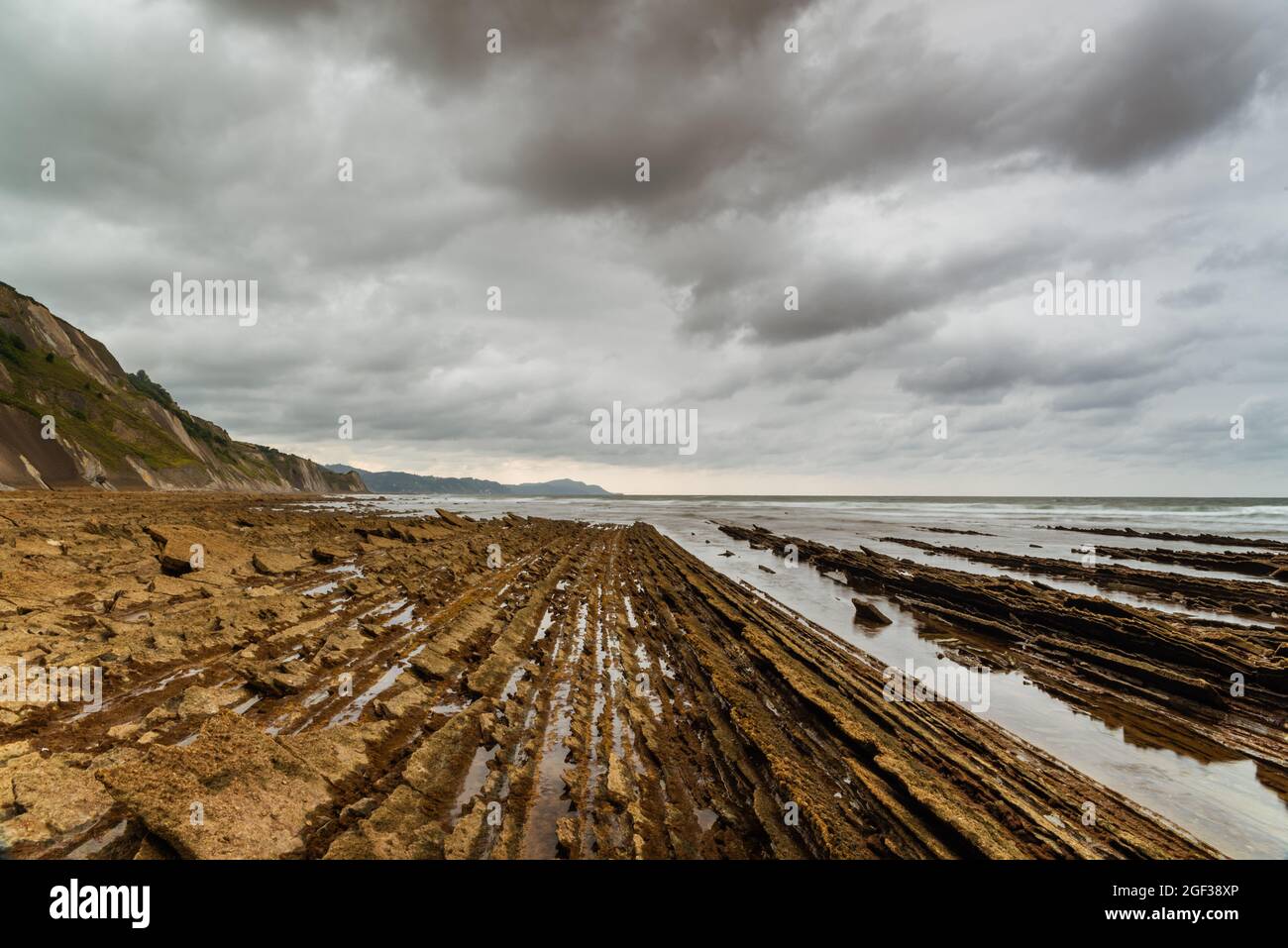 Flysch in basque country coast Stock Photo - Alamy