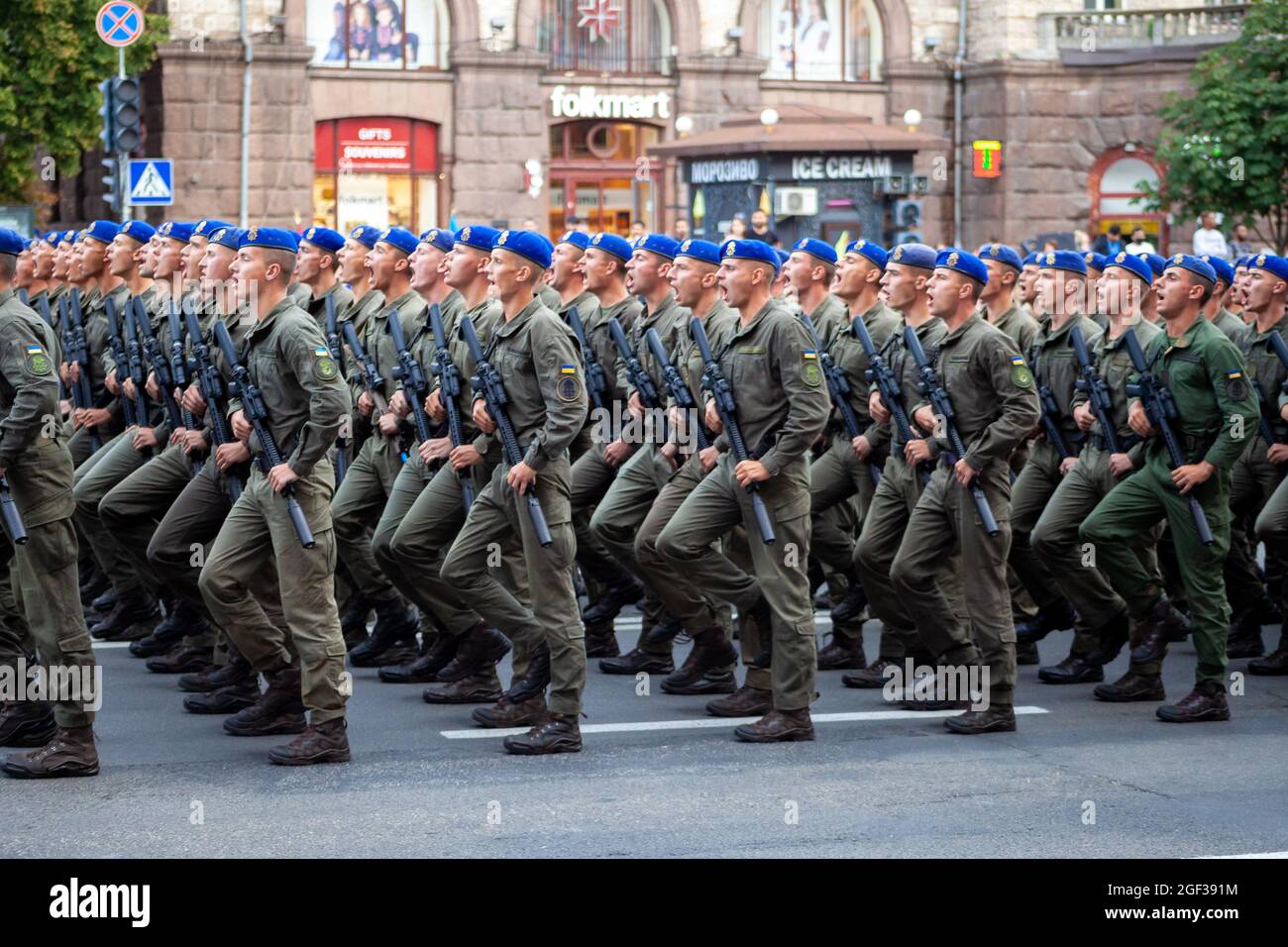 Marching infantry column hi-res stock photography and images - Alamy