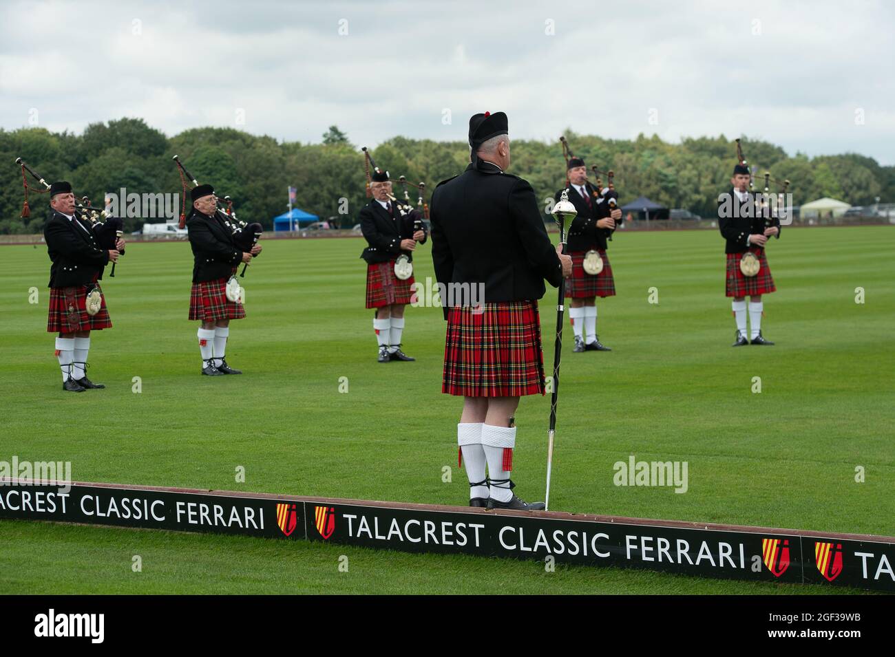 Members of the scots guards hi-res stock photography and images - Alamy