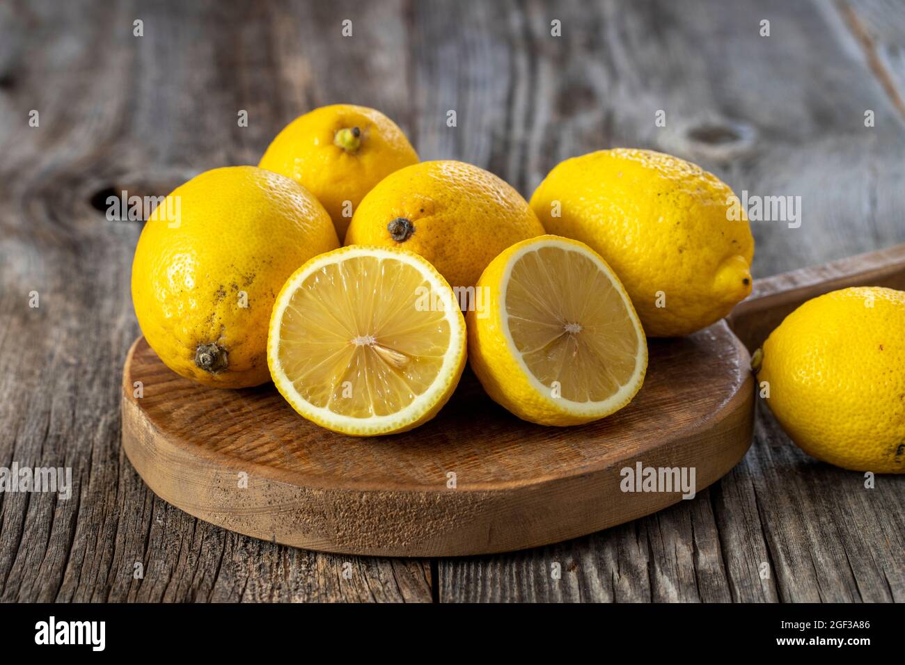 fresh ripe lemons on wood background Stock Photo - Alamy