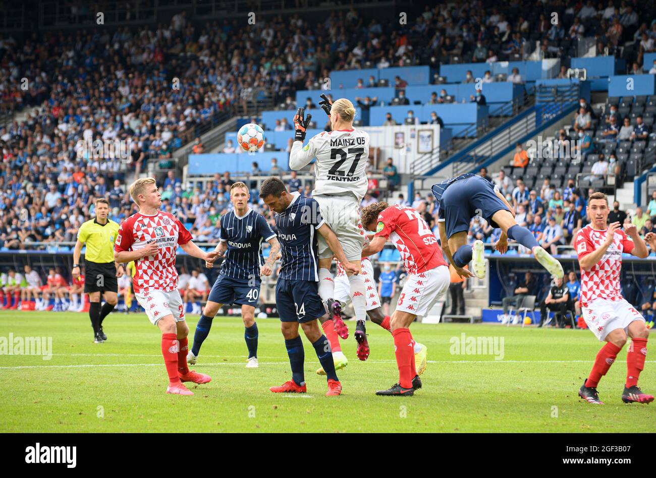 Scene in the penalty area in front of the goal by goalwart Robin ...