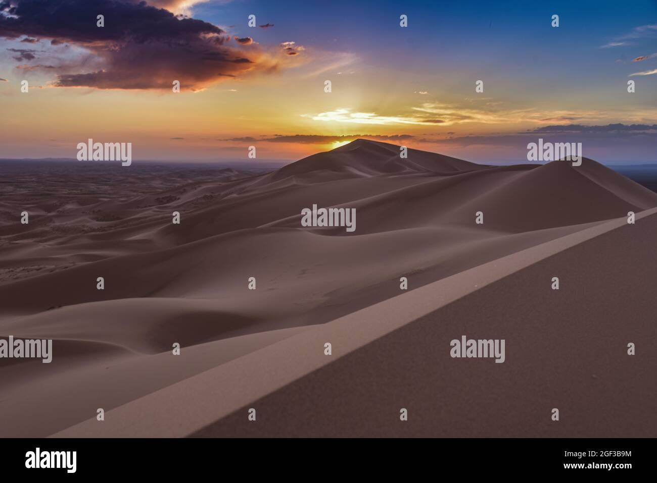 Mongolian gobi sand dunes Stock Photo - Alamy
