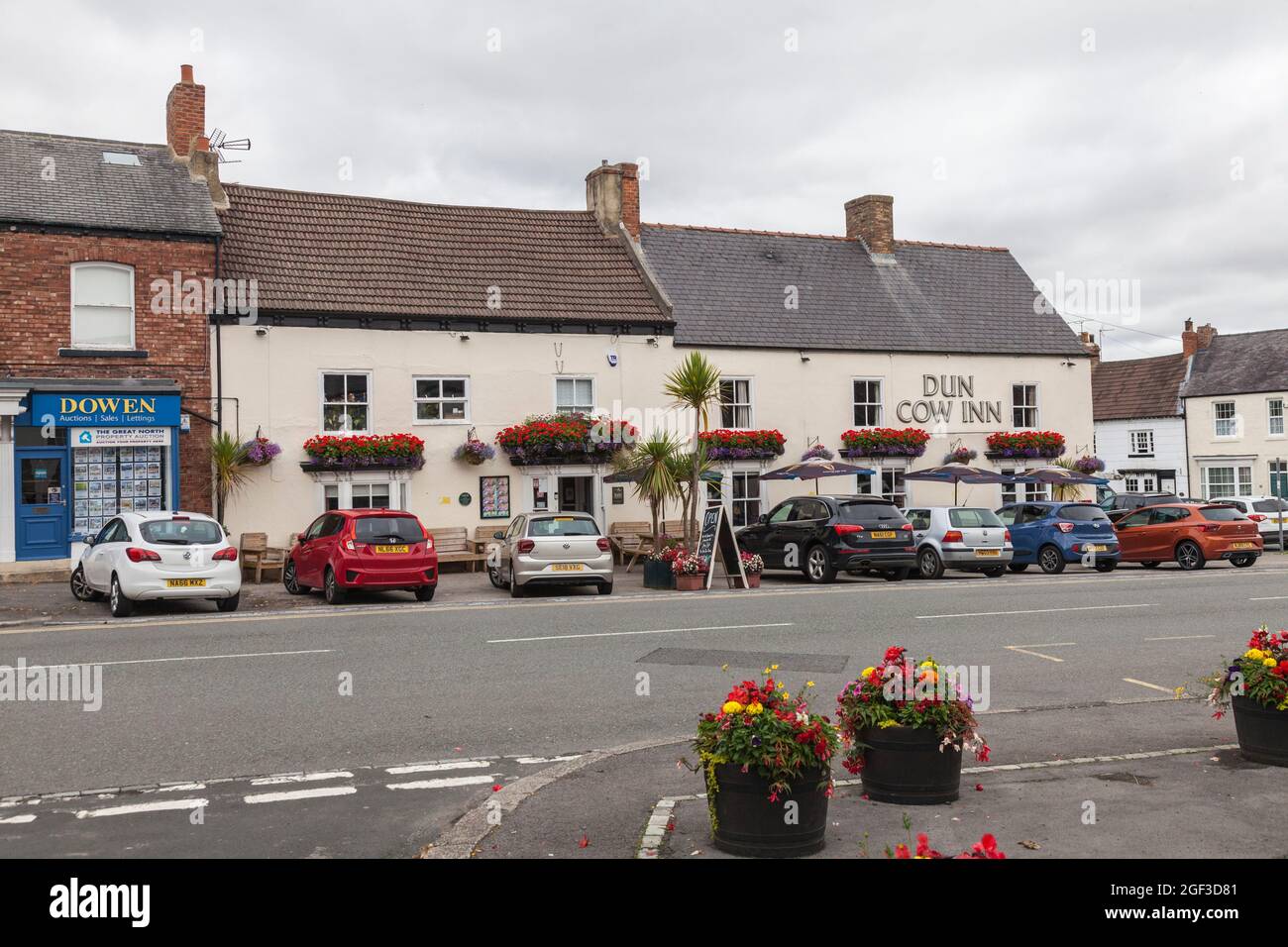Dun cow inn sedgefield hi-res stock photography and images - Alamy