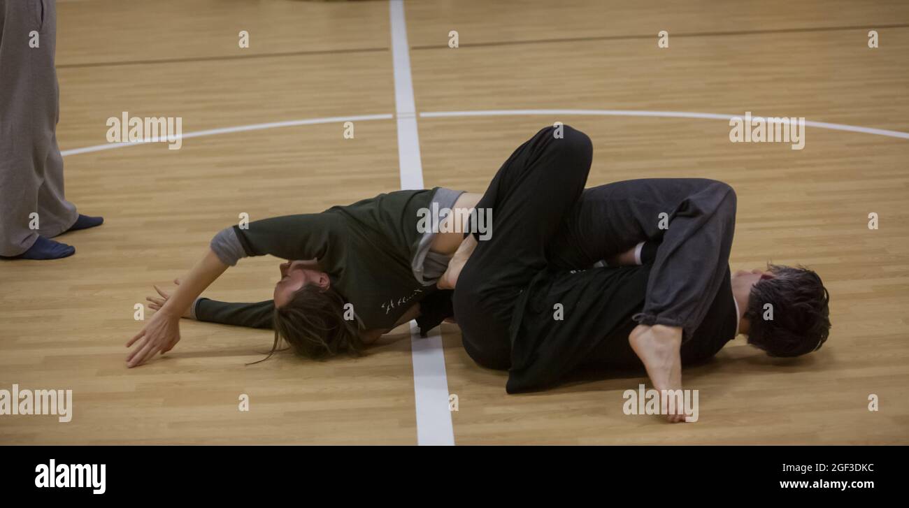 Contact improvisation hi-res stock photography and images - Alamy