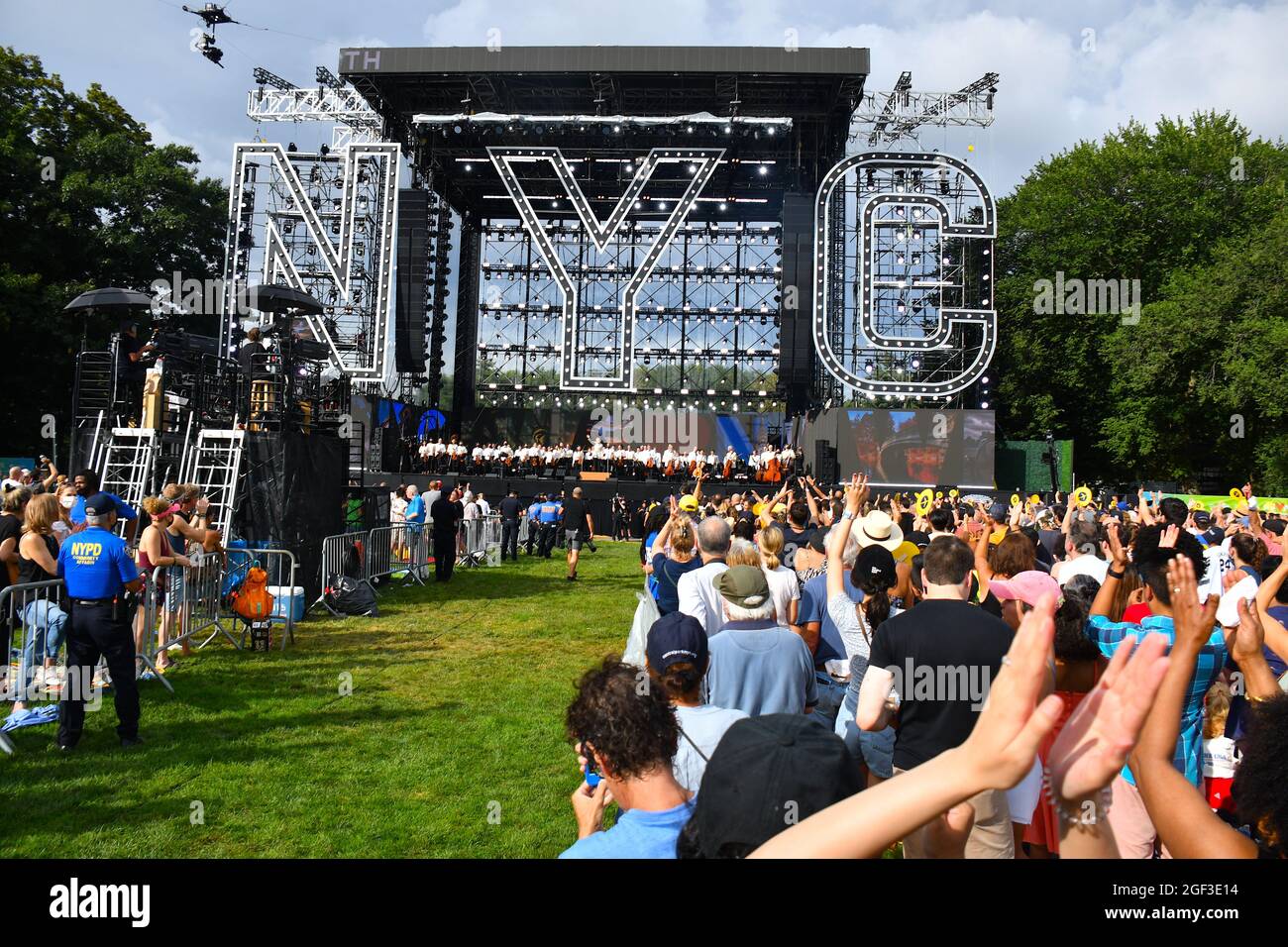 New york philharmonic hi-res stock photography and images - Alamy