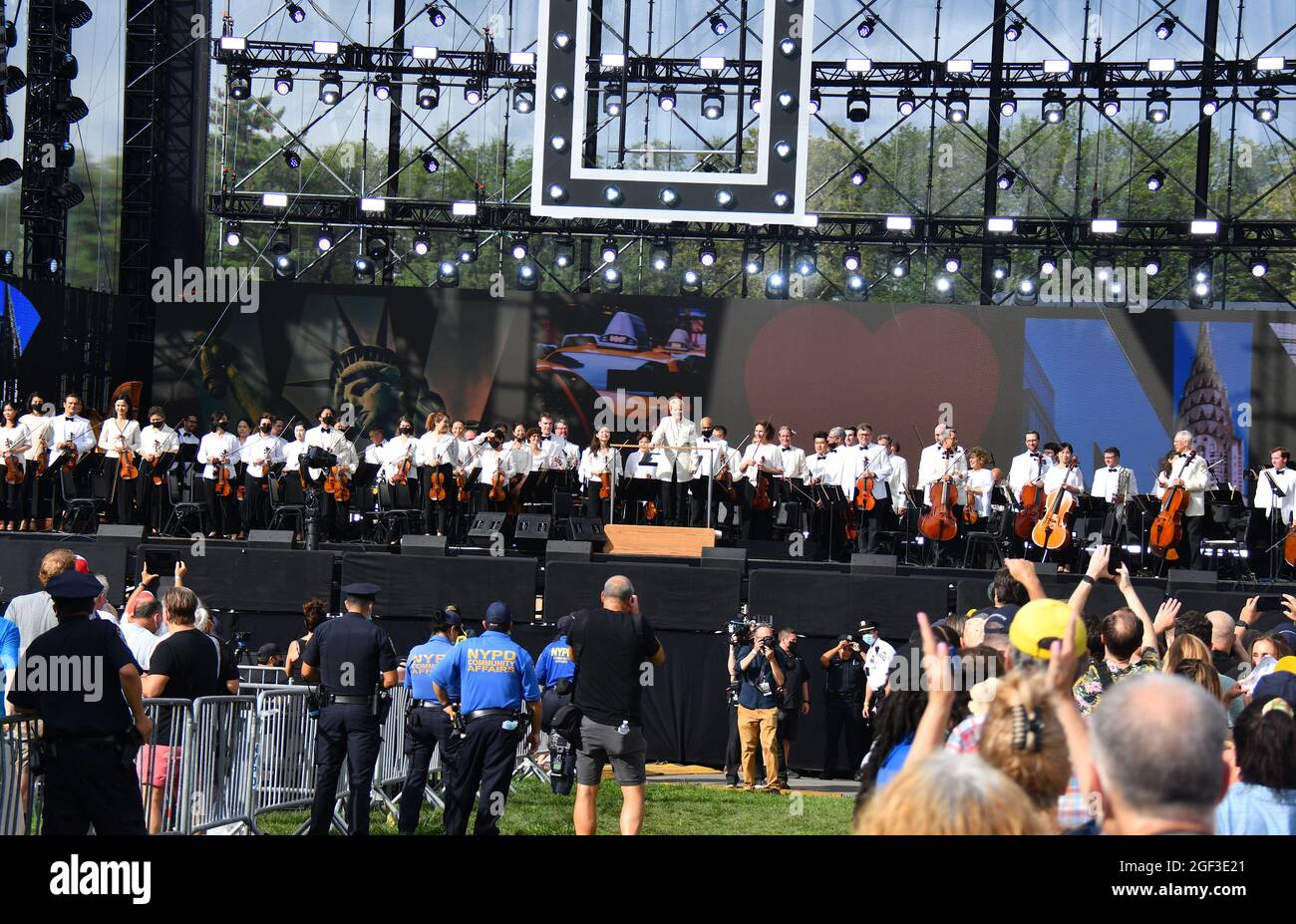 New york philharmonic hi-res stock photography and images - Alamy