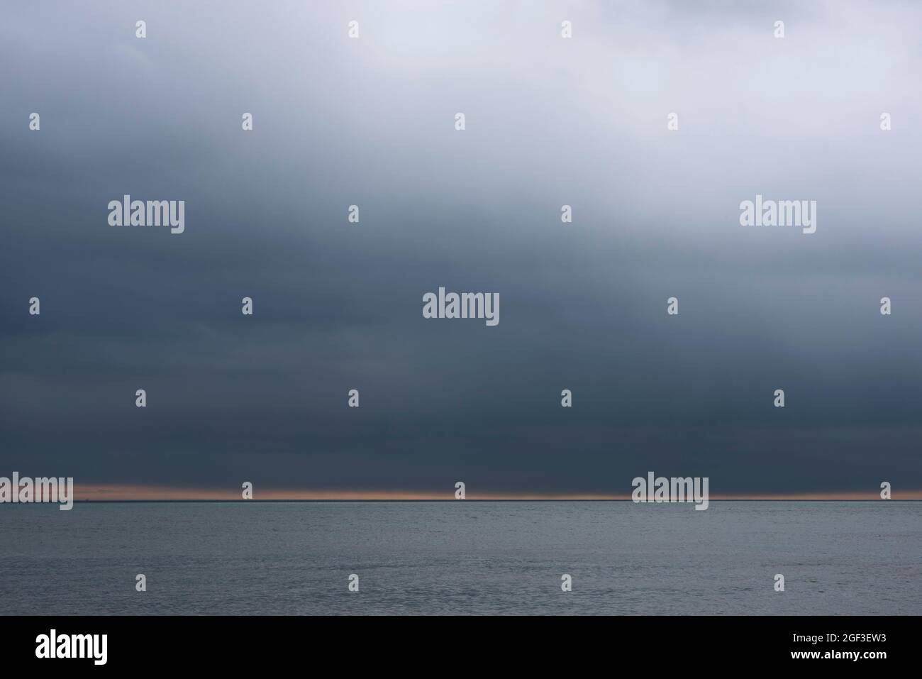 Moody Seacape with horizontal horizon Stock Photo - Alamy