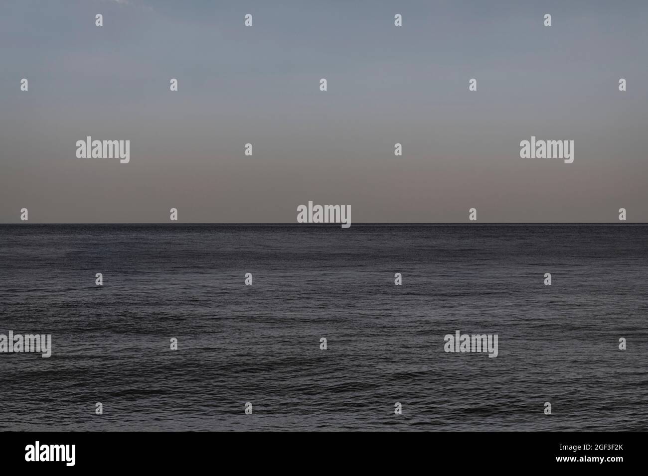 Moody Seacape with horizontal horizon Stock Photo - Alamy