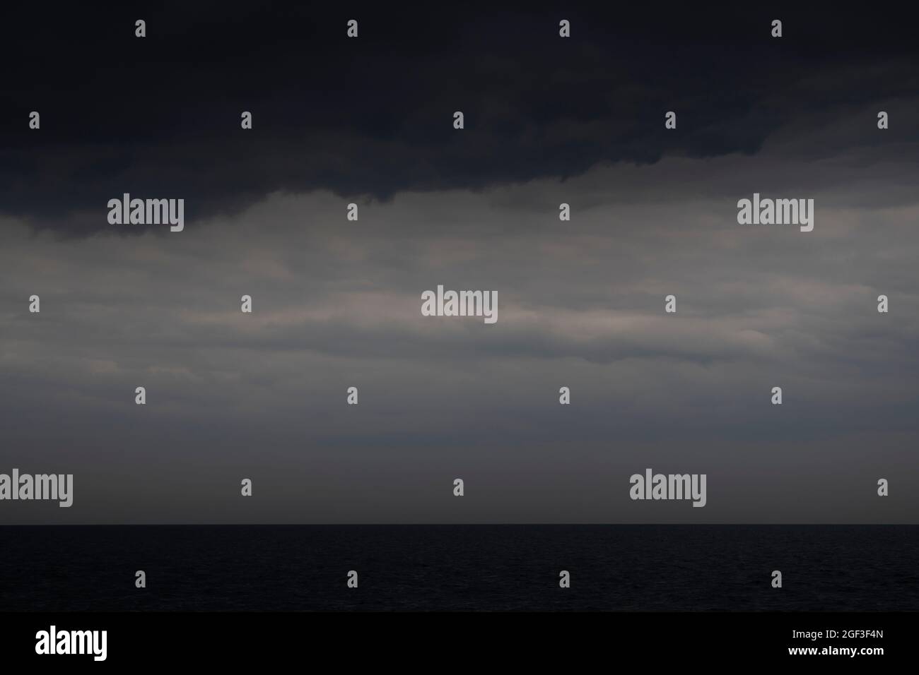 Moody Seacape with horizontal horizon Stock Photo - Alamy