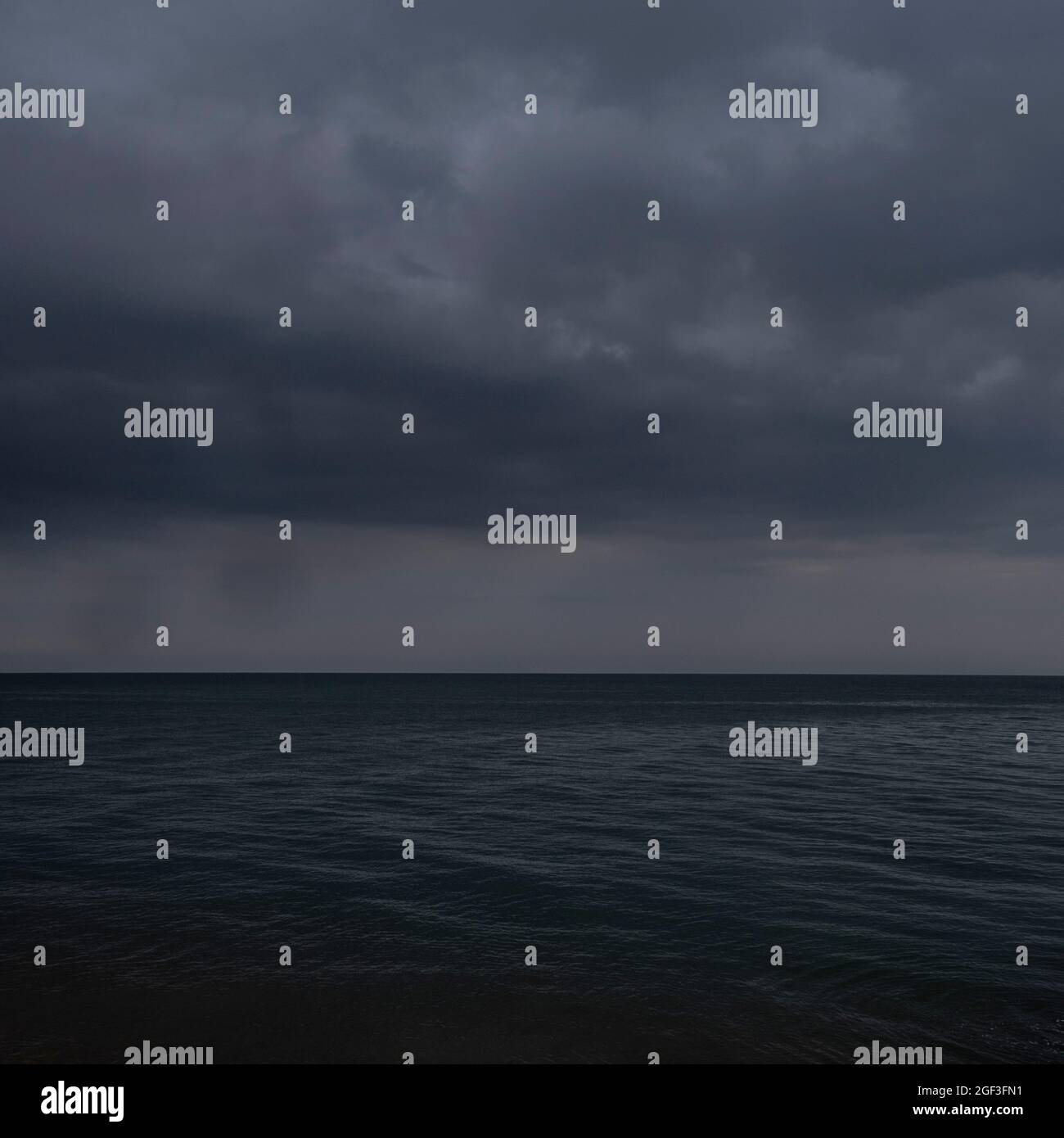 Moody Seacape with horizontal horizon Stock Photo - Alamy