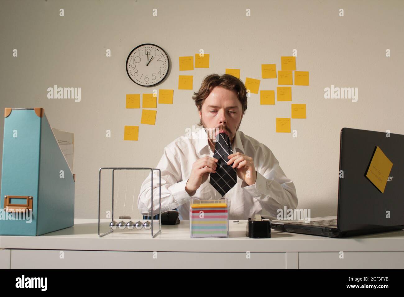 Office pressure hi-res stock photography and images - Alamy