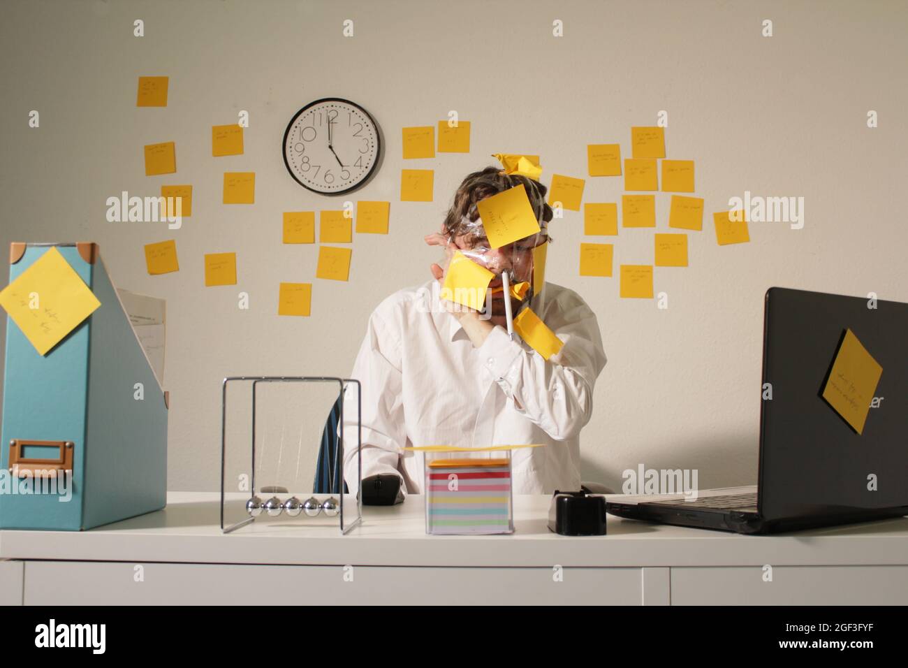 Office frustration hi-res stock photography and images - Alamy