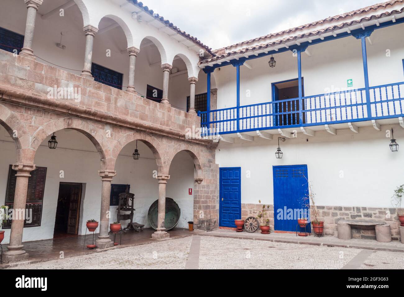 Courtyard of an old colonial house in Cuzco, Peru Stock Photo - Alamy