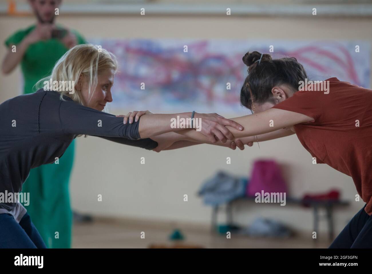 Dancers hands contact dance hi-res stock photography and images - Alamy
