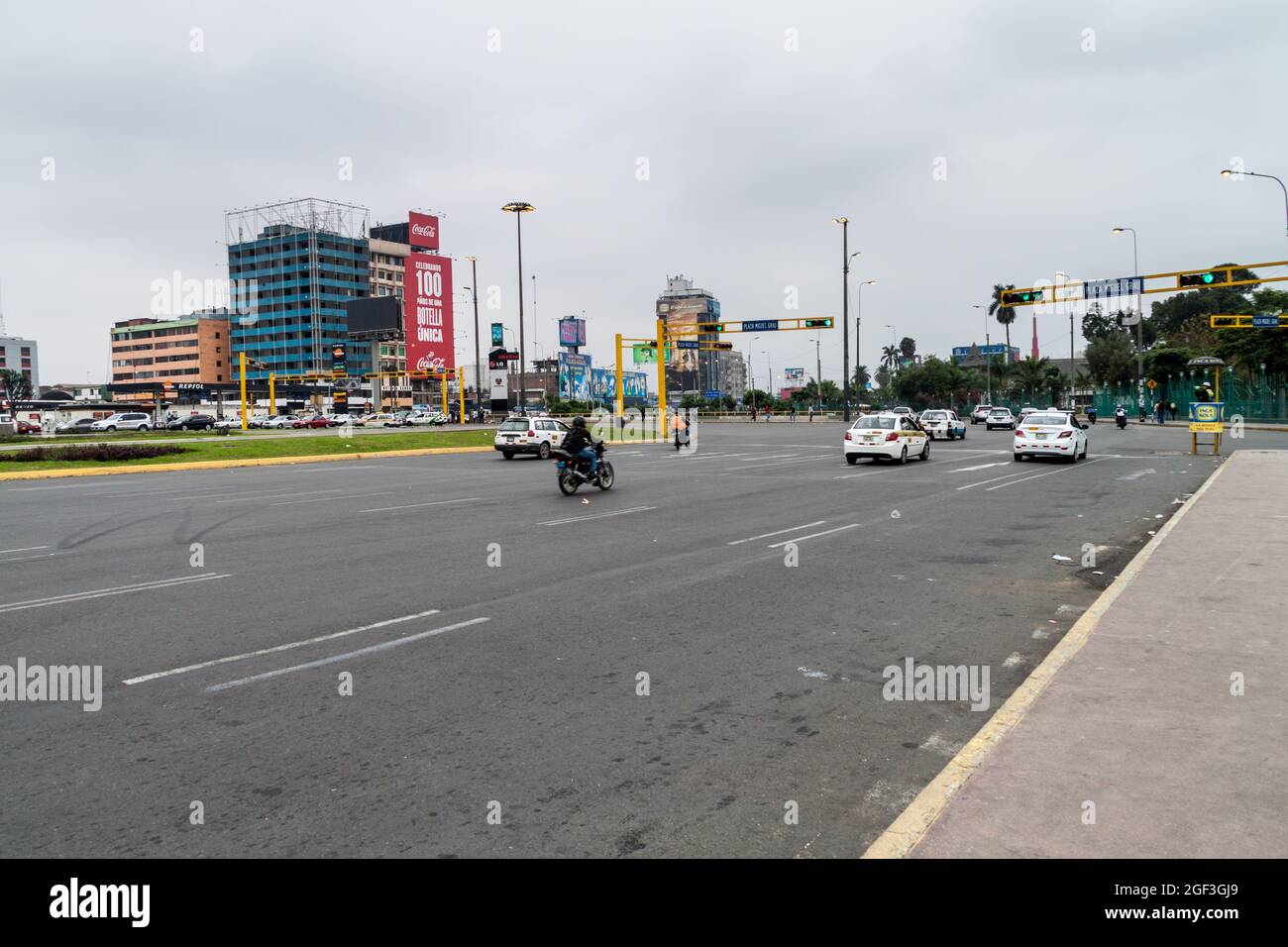 Latin america urban intersection hi-res stock photography and images ...