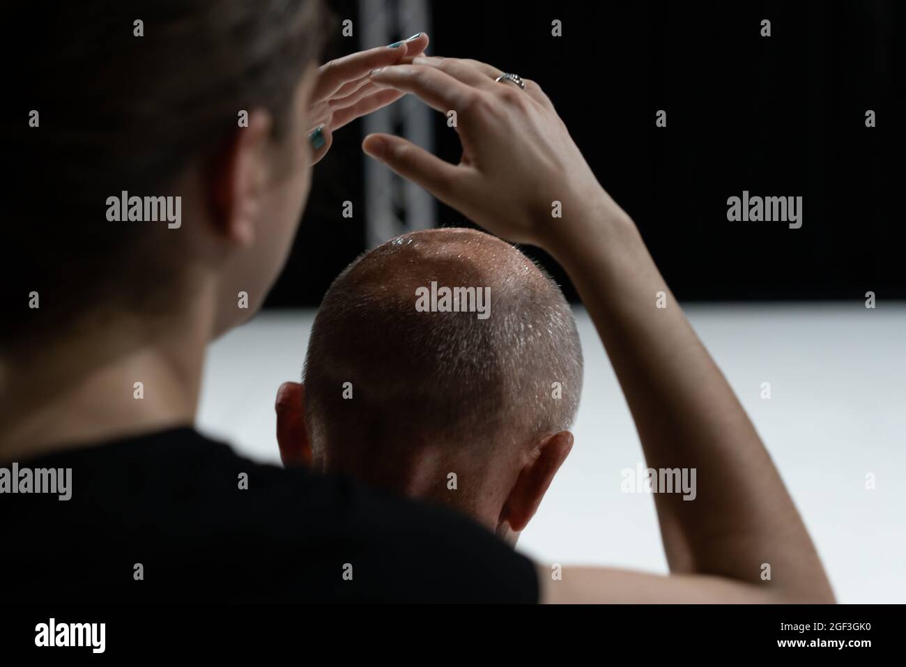 Contact improvisation hi-res stock photography and images - Alamy