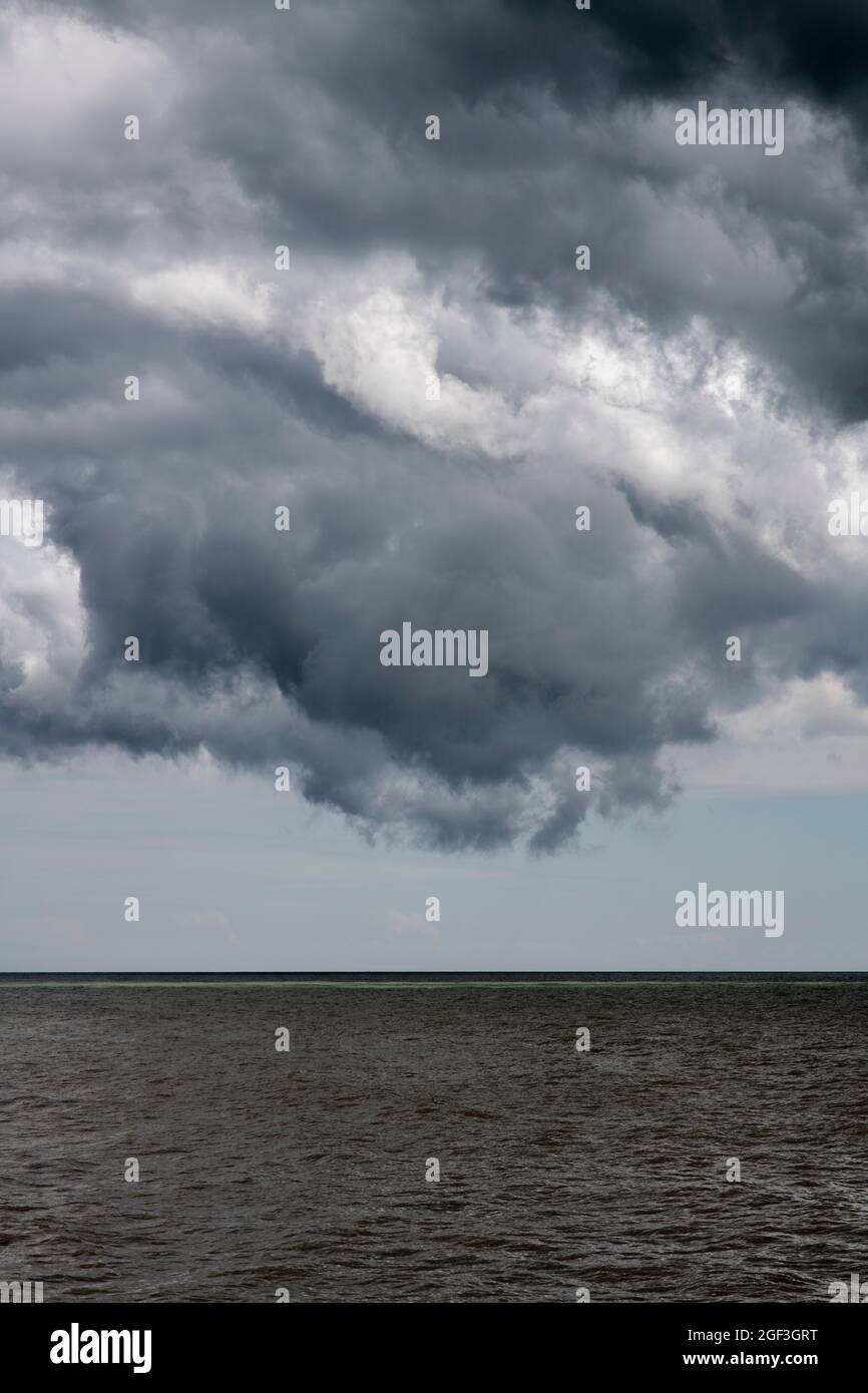 Moody Seacape with horizontal horizon Stock Photo - Alamy