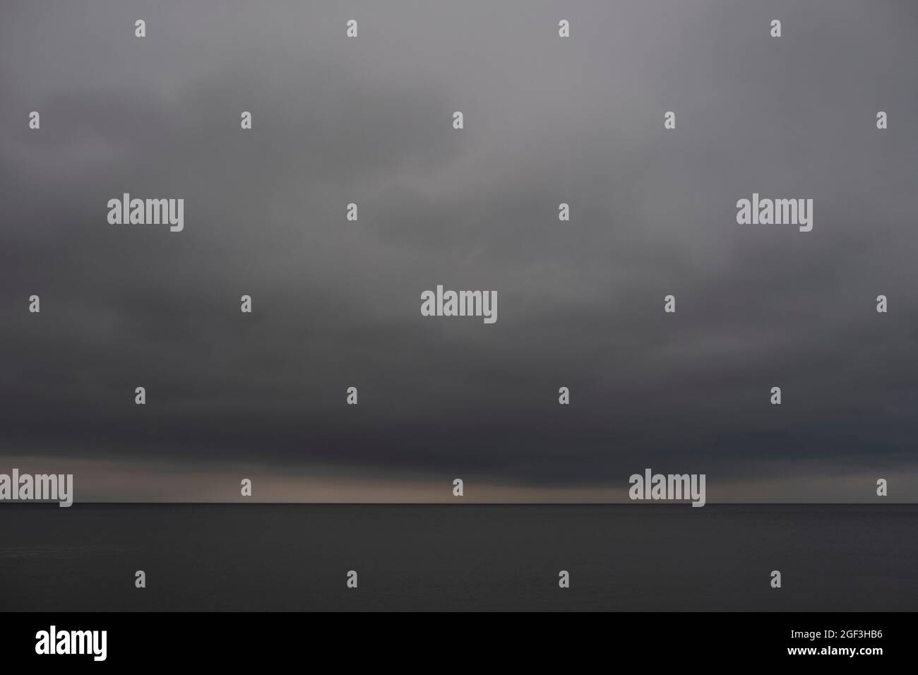 Moody Seacape with horizontal horizon Stock Photo - Alamy