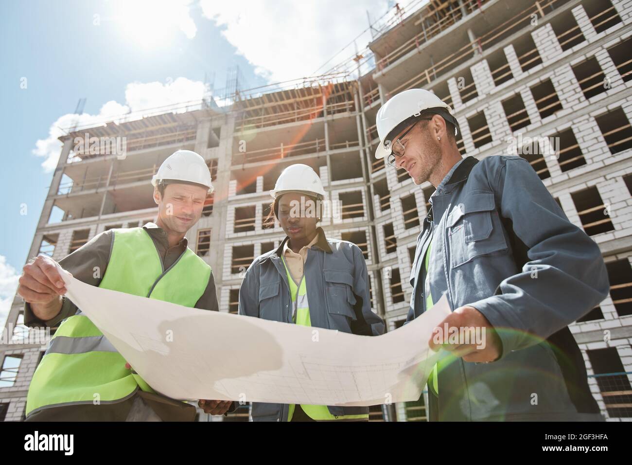 Construction working diverse hi-res stock photography and images - Alamy