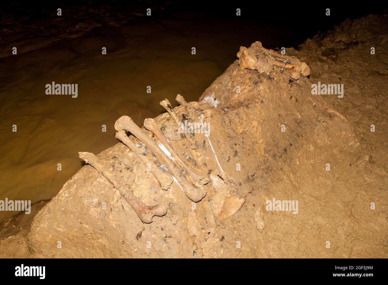 Dead body in cave hi-res stock photography and images - Alamy