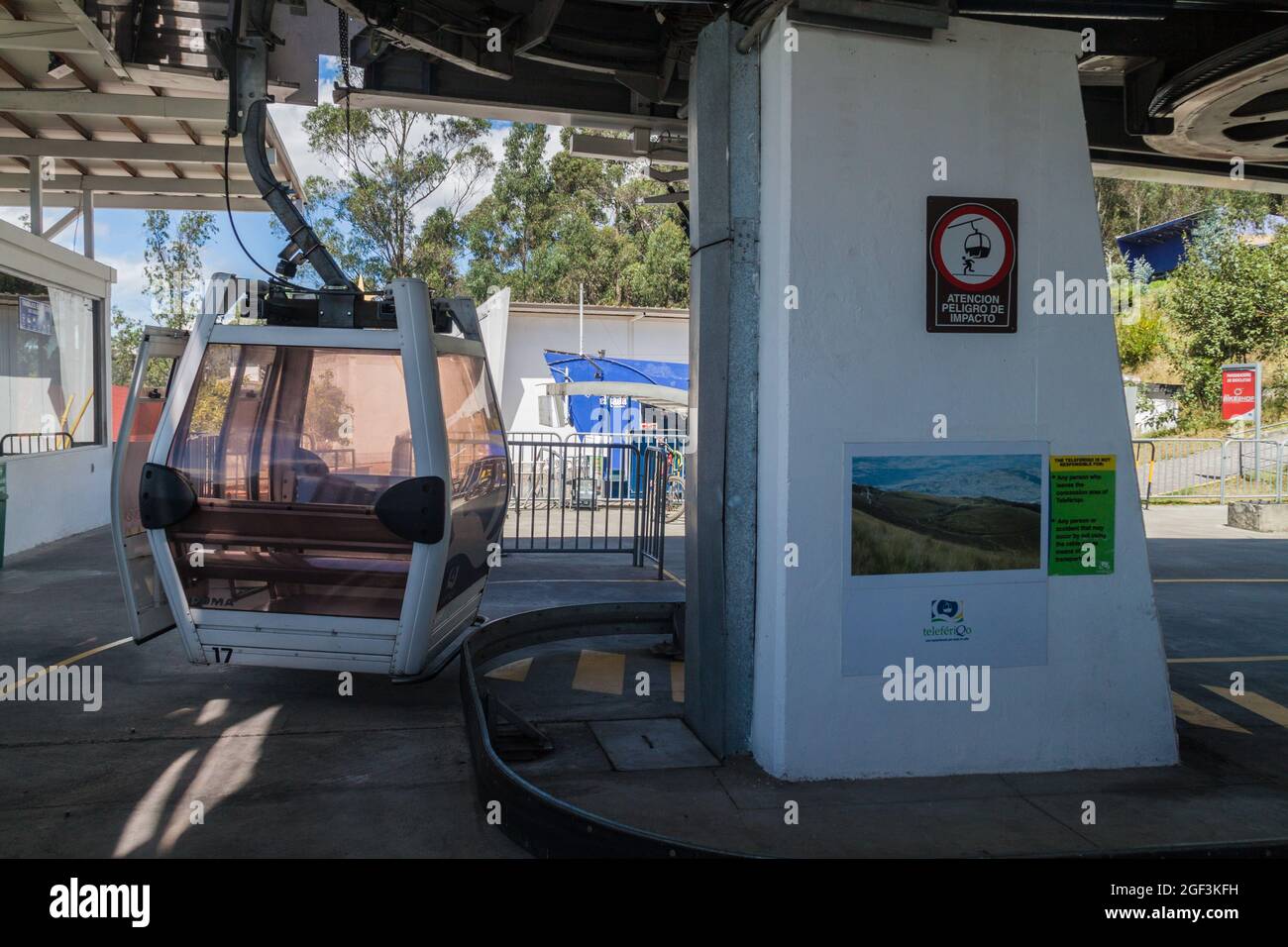 Teleferico quito hi-res stock photography and images - Alamy