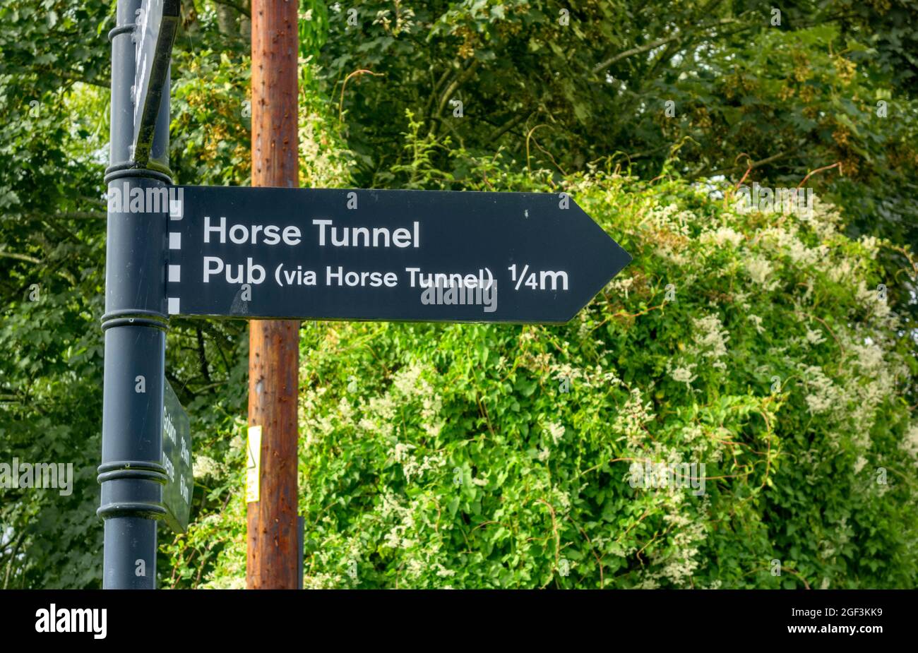 Sign for Horse tunnel and pub, Cosgrove Stock Photo - Alamy