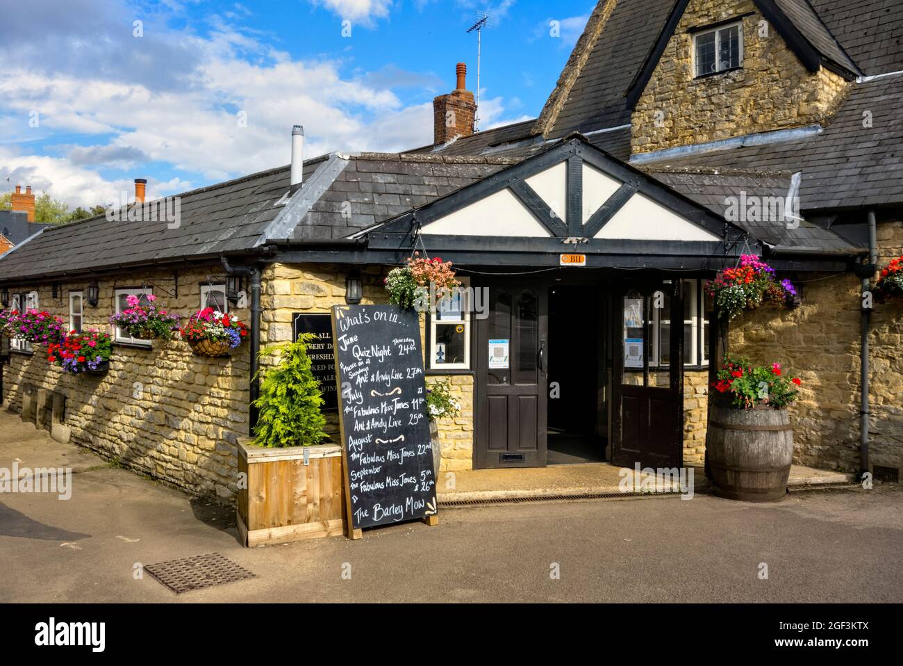 The Barley Mow Pub, Cosgrove, Buckinghamshire UK Stock Photo - Alamy