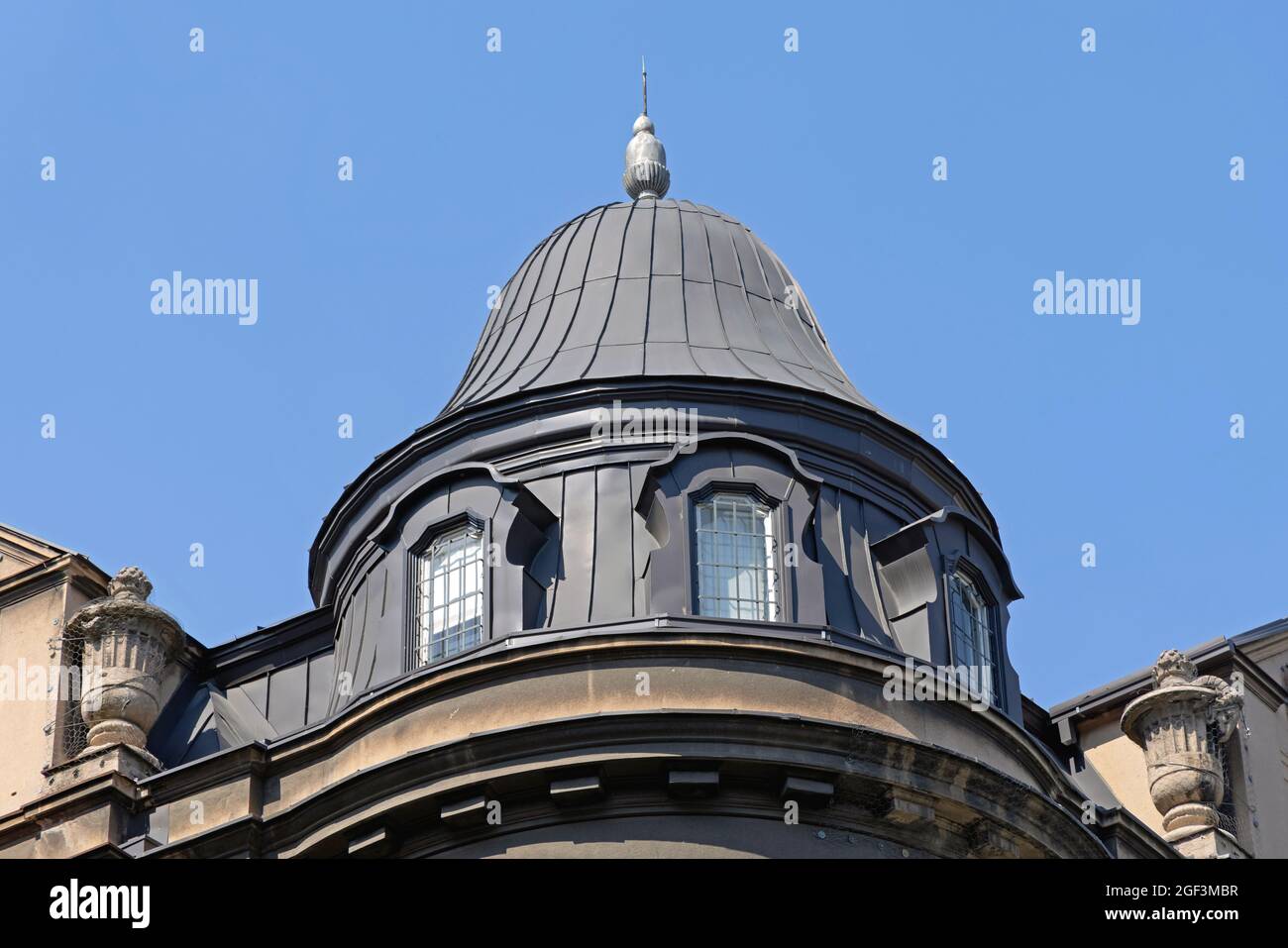 Bell Shaped Metal Roof Dome at Top of Old Building Stock Photo - Alamy