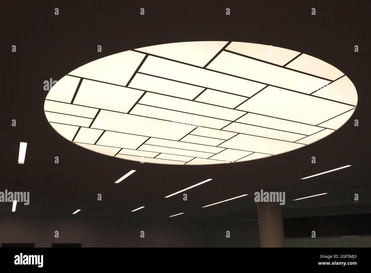 Office interior design, lights from above, contemporary looking ...