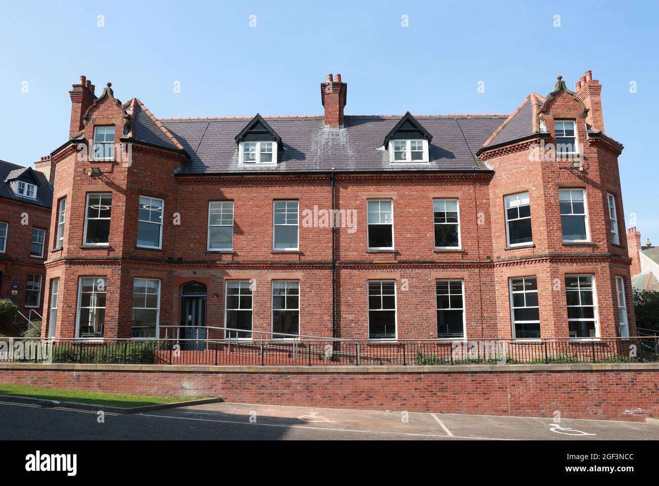 Ulster university magee campus hi-res stock photography and images - Alamy