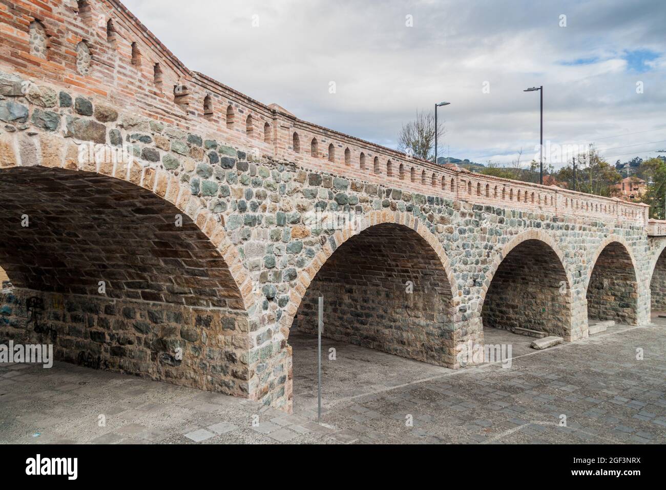 Puente Roto (Broken Bridge) in Cuenca, Ecuador Stock Photo - Alamy